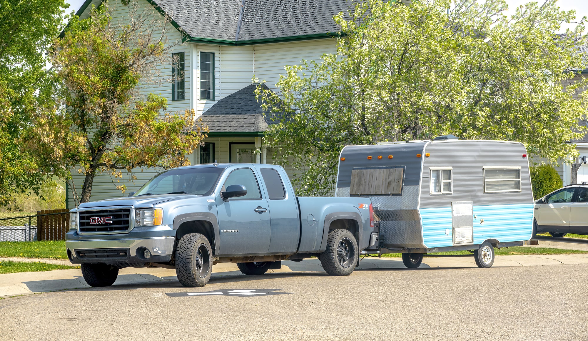 Towing with Front-Wheel-Drive vs. Rear-Wheel-Drive Vehicles | Hitch City